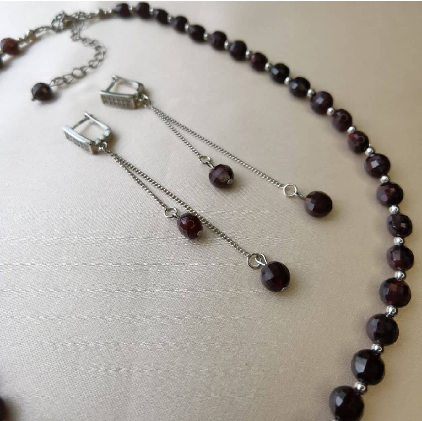 Серьги цепочки, гранат