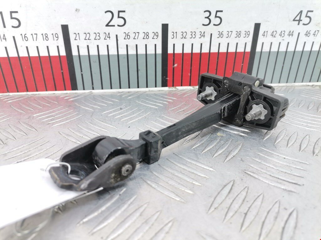 Ограничитель открывания двери Renault Captur 2 7703006357 арт. 1916778
