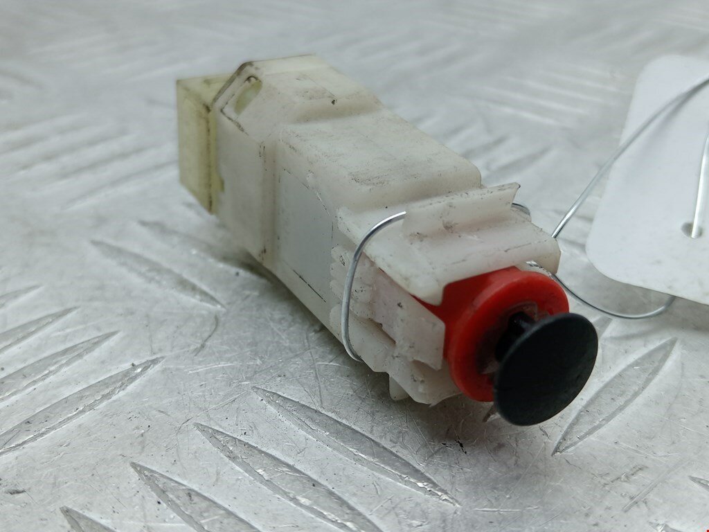 Датчик положения педали тормоза (Выключатель стоп-сигналов) Opel Zafira A 93492444 арт. 1915847