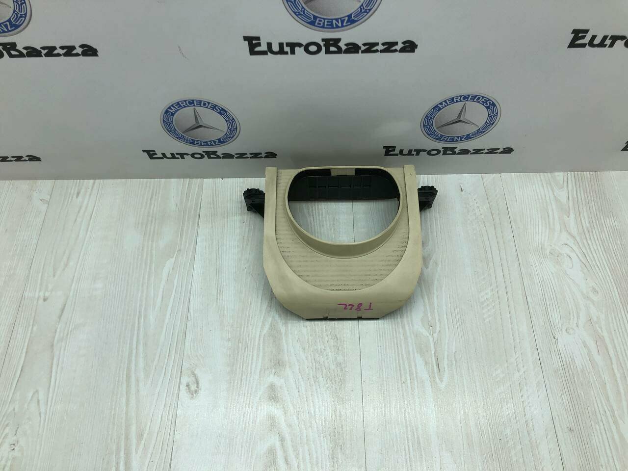 Кожух рулевой колонки Mercedes W209 A2034600195