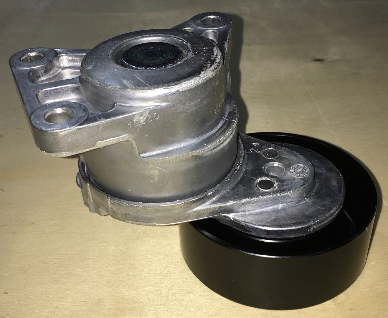 Натяжитель приводного ремня Geely Coolray [1.5 12V 7AMT внедорожник] 1073007100