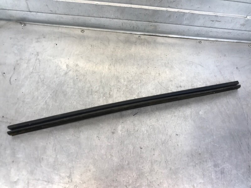 Уплотнитель стекла внутренний Iran Khodro Samand I XU7 2002 перед. прав. (б/у) 15605019