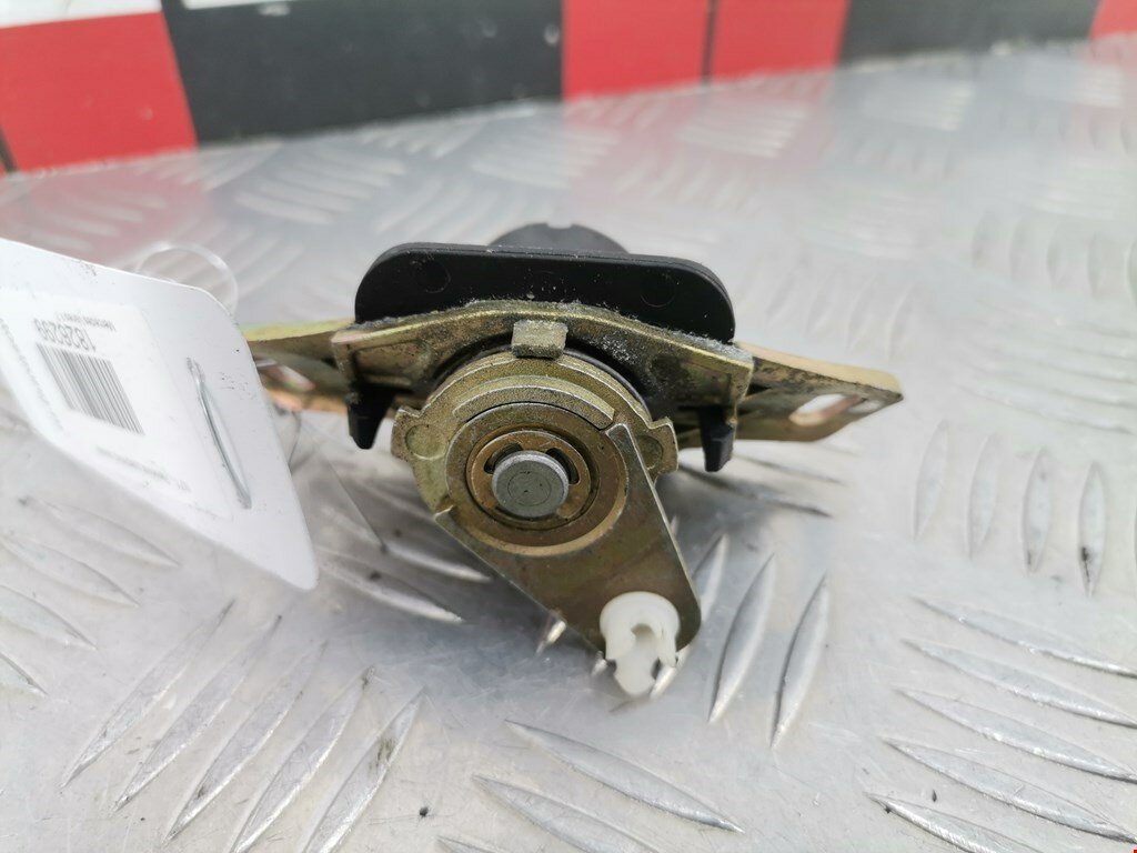 Личинка дверного замка Mercedes Vaneo A4147600105 арт. 1826299