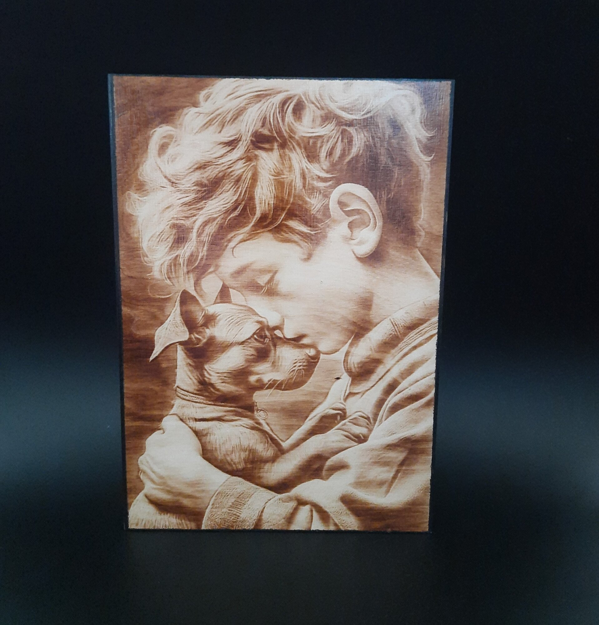 Картина выжженная на дереве " Дружба и любовь" мальчик и песик , формат А4 21х30 см