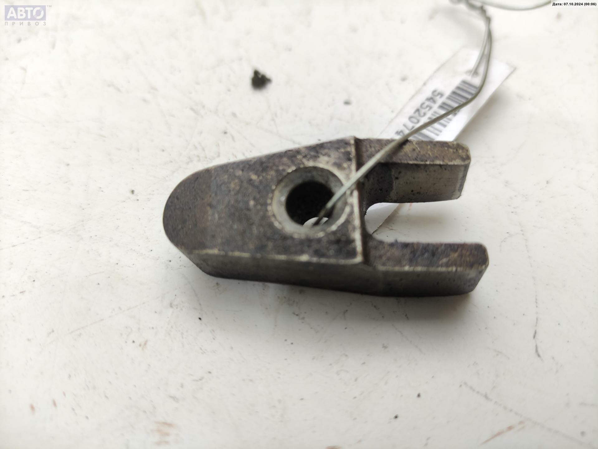 Скоба (кронштейн) крепления форсунки Mercedes E-Class W210 (1995-2002)