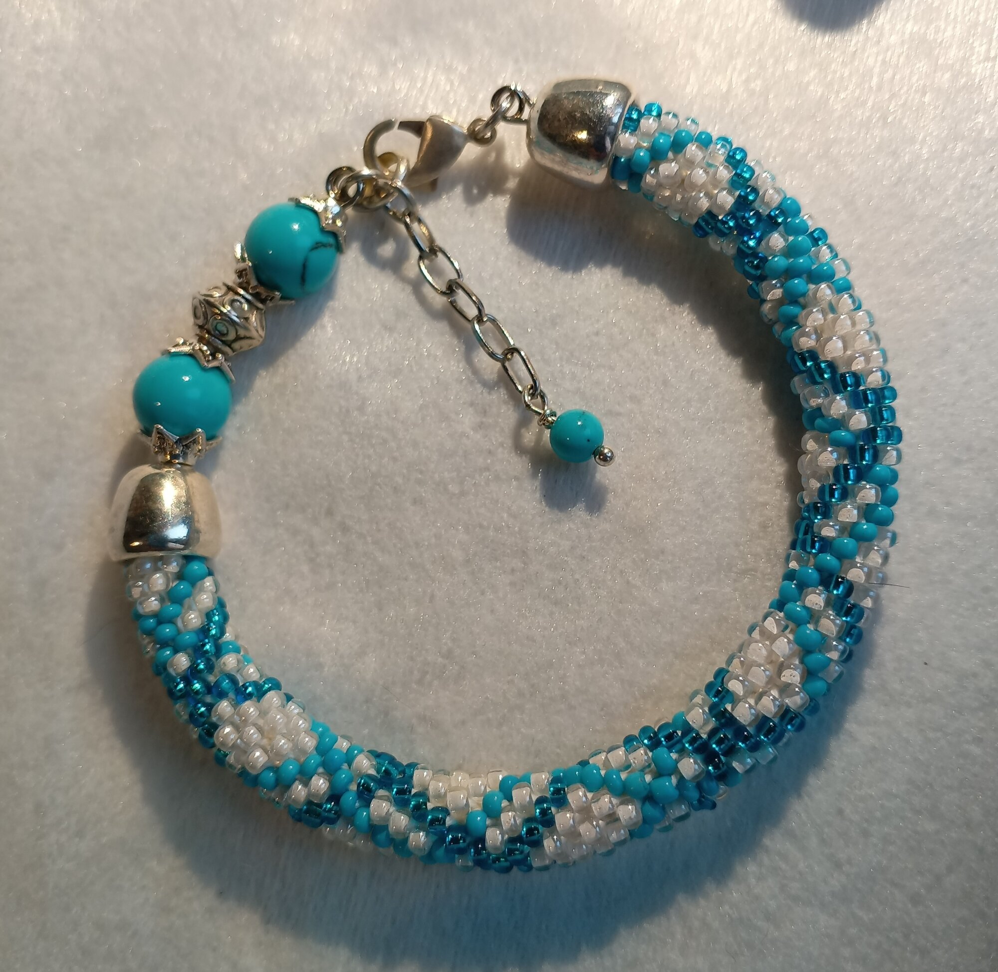 Жесткий браслет