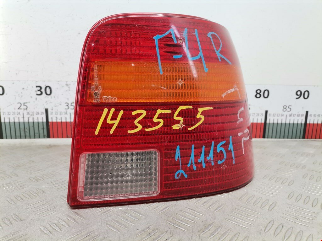 Фонарь задний правый Volkswagen Golf 4 1J6945096R арт. 2205714