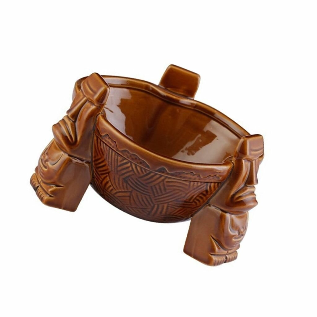 Трехногая керамическая кружка