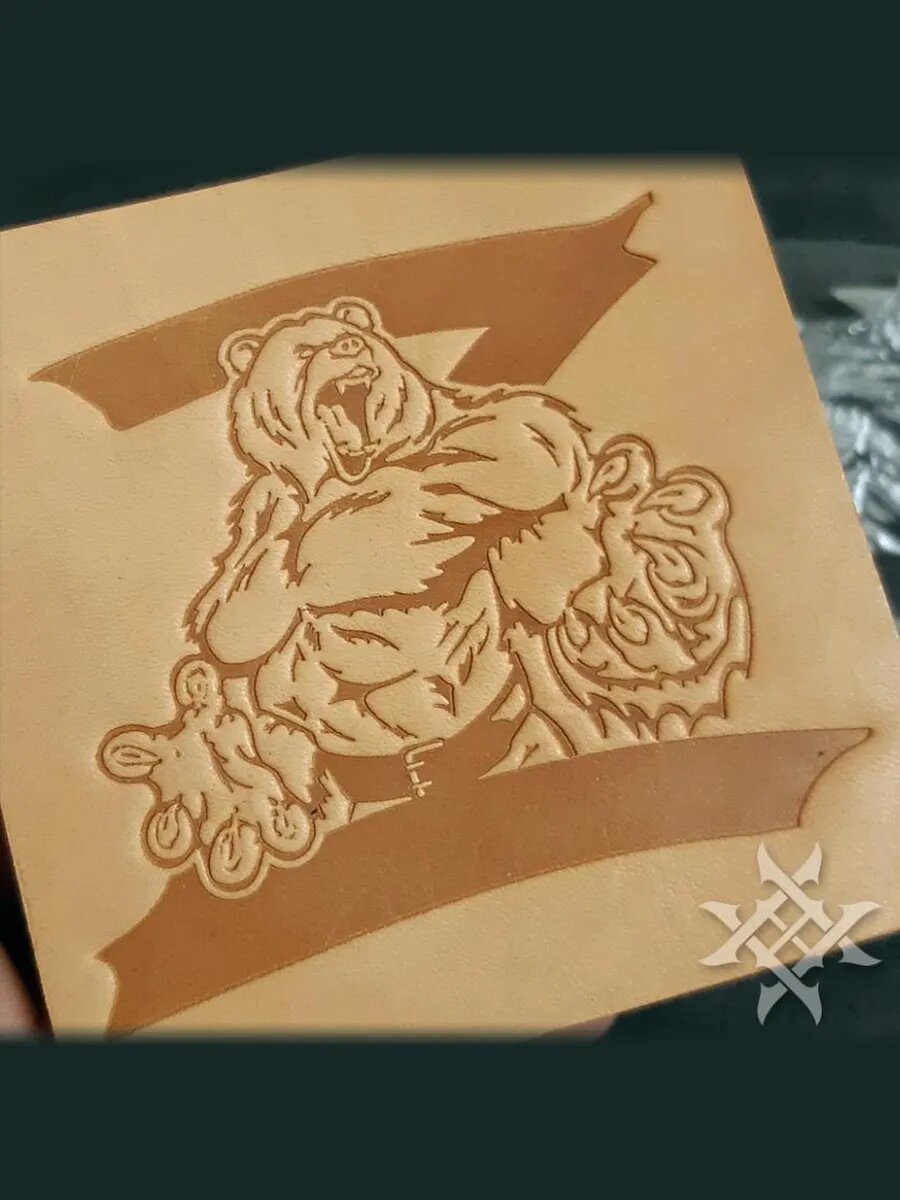 Клише штамп для холодного тиснения по коже "Медведь Z" из акрила, размер М, 6х7 см, толщина 5 мм