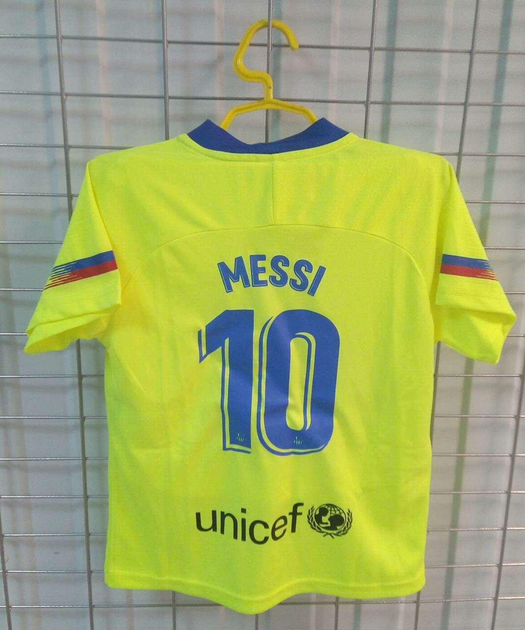 Месси размер 28 ( на 13-14 лет ) форма ( майка + шорты ) футбольного клуба Барселона ( Испания ) №10 MESSI