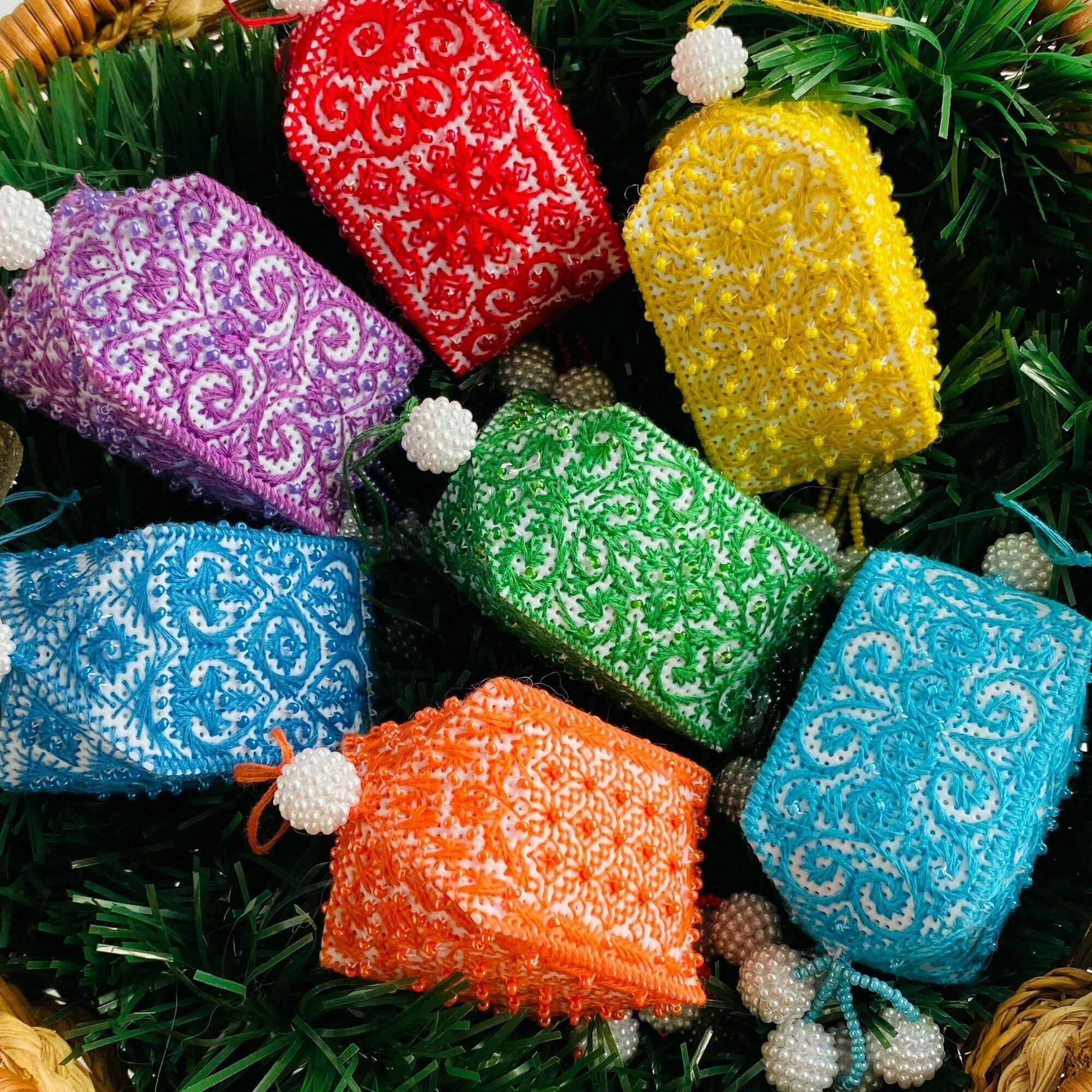 Набор для вышивания шовчиками "Ниточка - рисует по канве". Фонарики серия "Цвета радуги" 7 шт