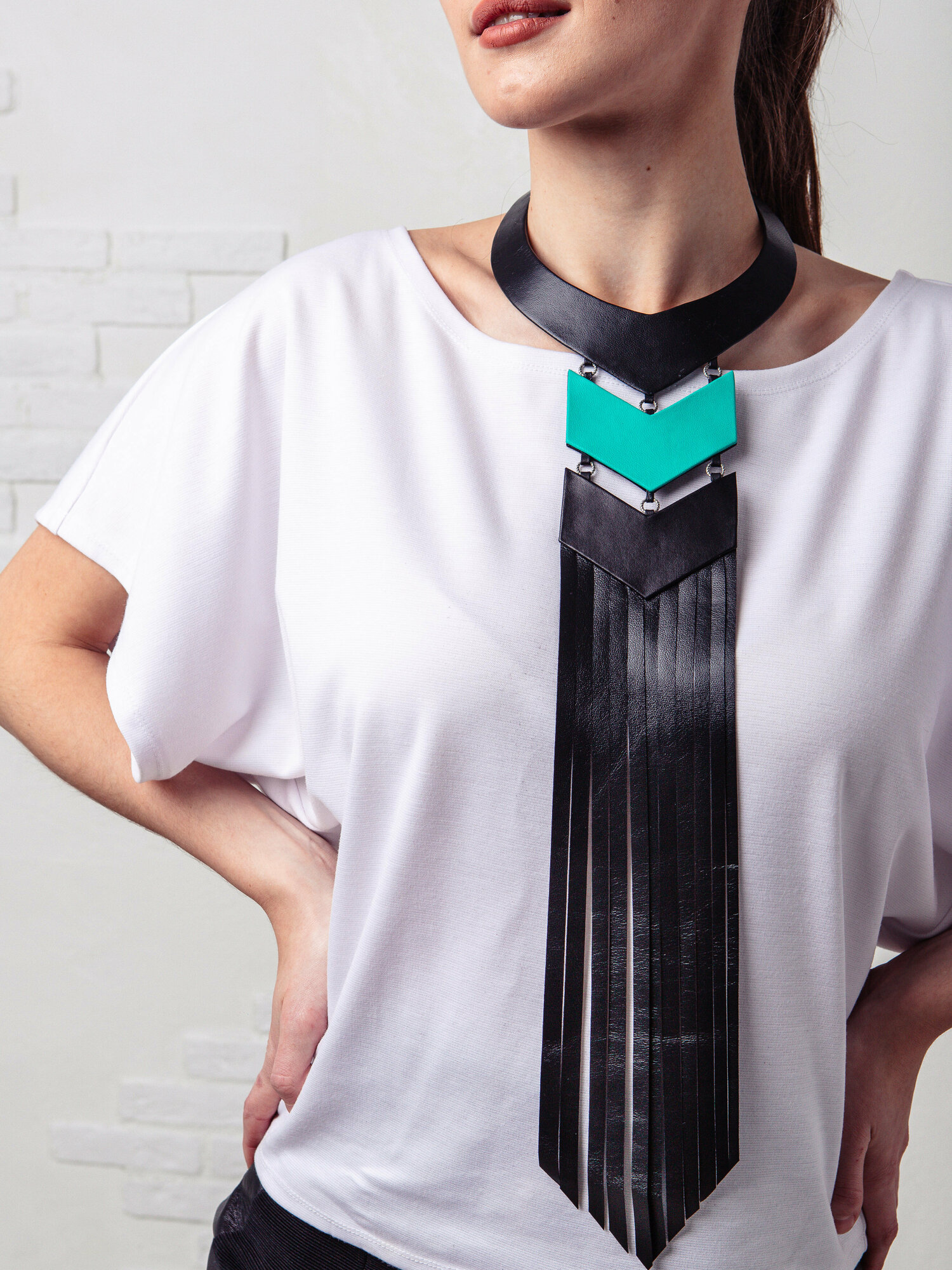 Колье, кожа