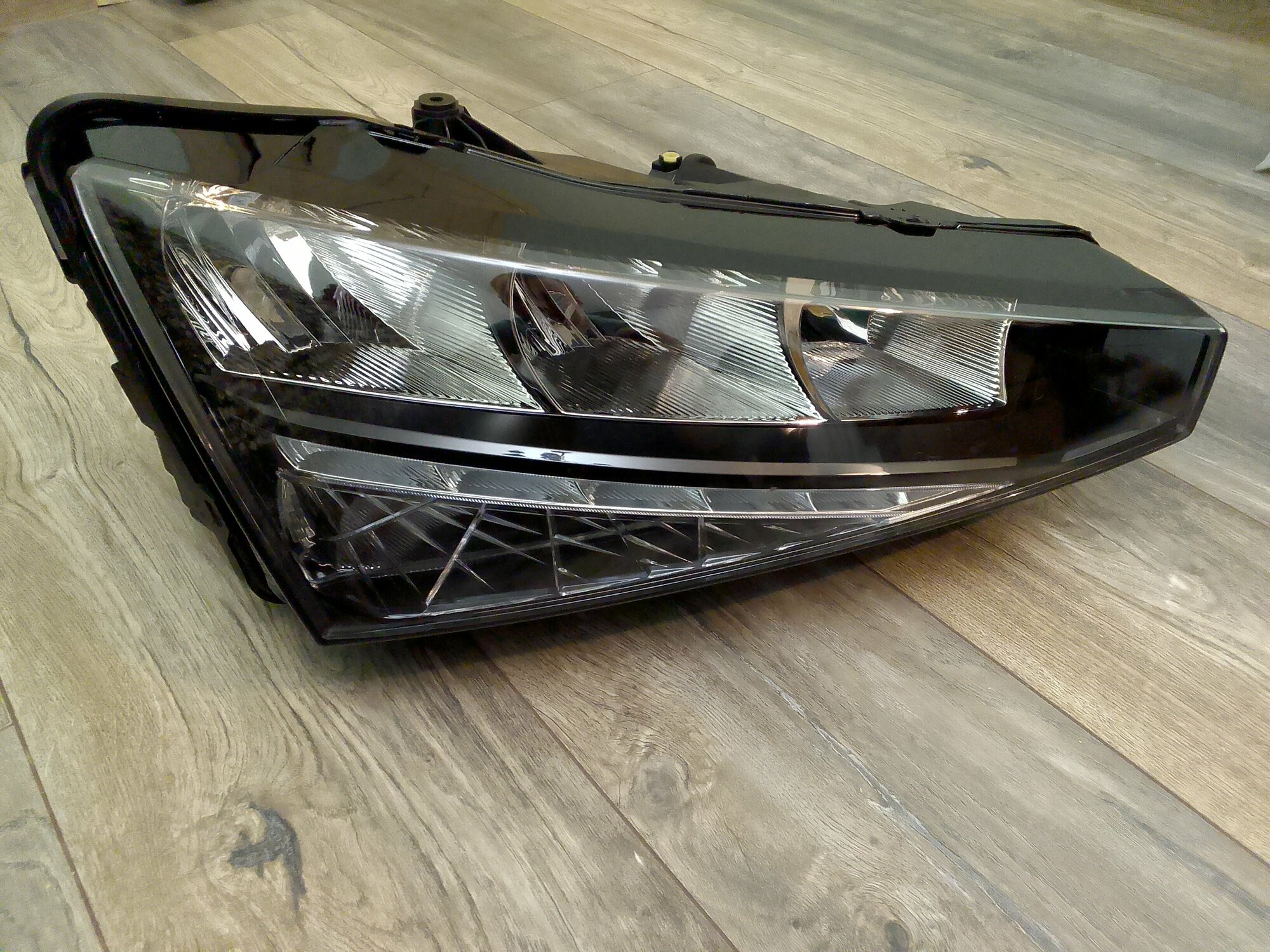 Фара правая Шкода Рапид 20г,21г,22г23г24г