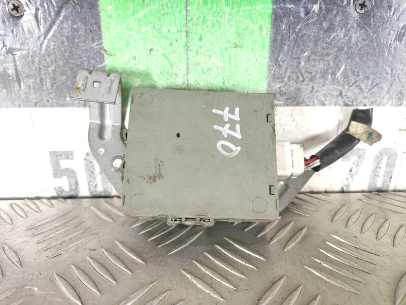 Блок управления рулевой рейкой TOYOTA Camry v10 8923032010