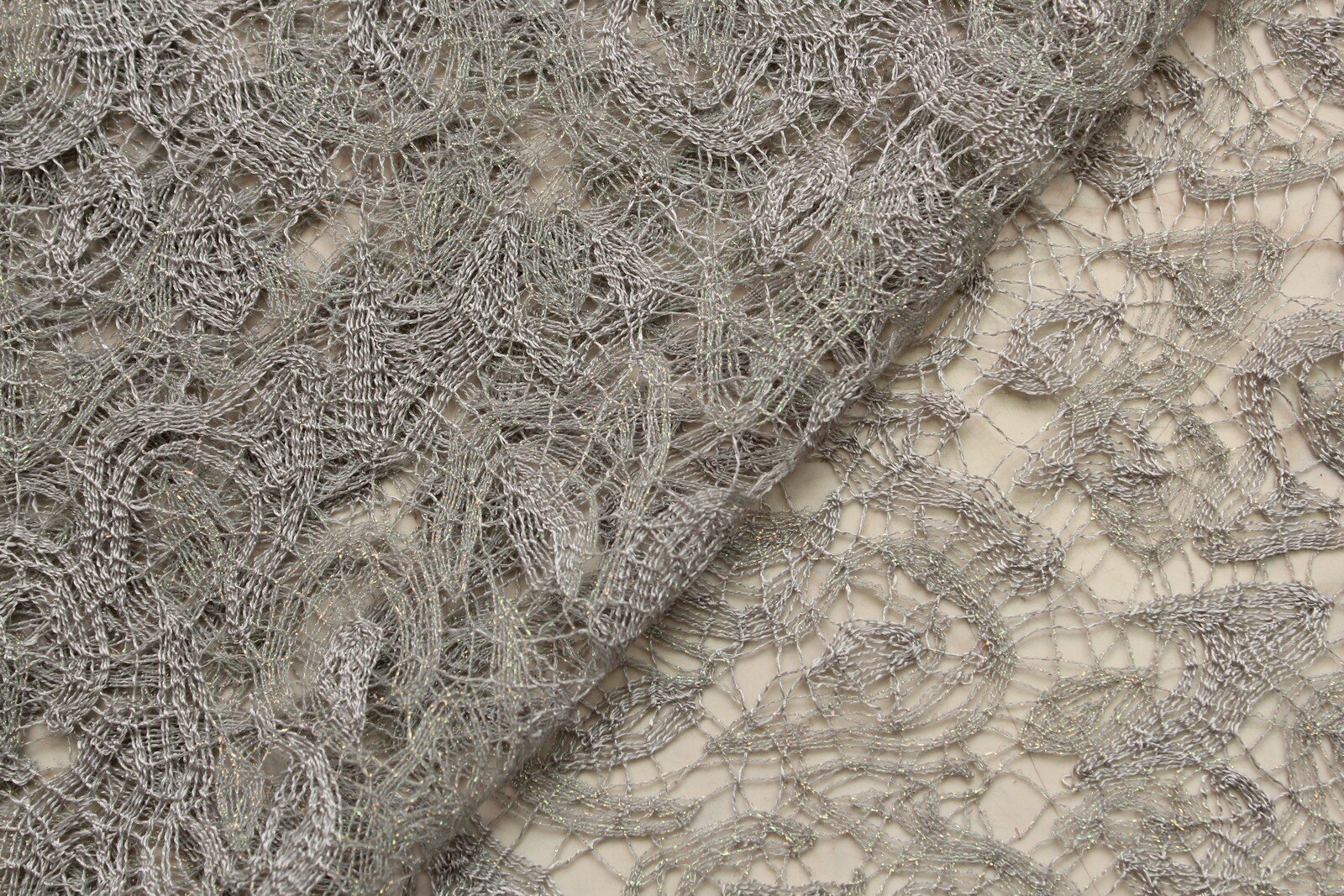 Ткань Кружево Cadena пепельно-серое, перламутровое, ш122см, 0,5 м
