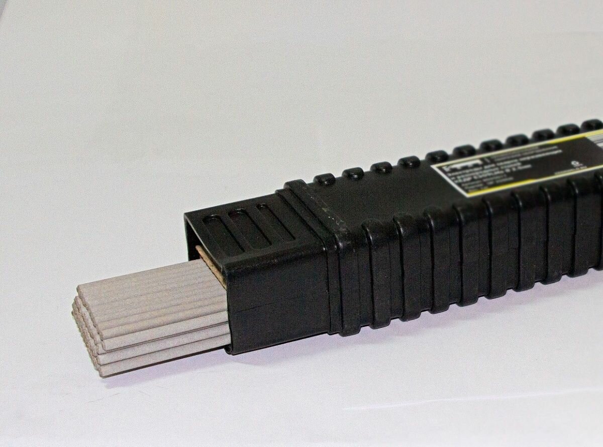 Сварочные электроды для сварки нержавеющих и разнородных сталей E309LMo 2,5мм.1кг кедр 8025017