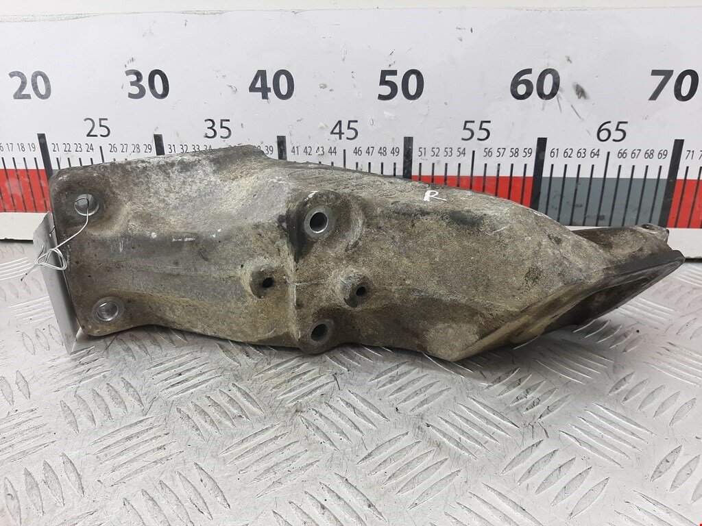 Кронштейн (крепление лапа) двигателя Land Rover Range Rover 3 KKU500670 арт. 2019076