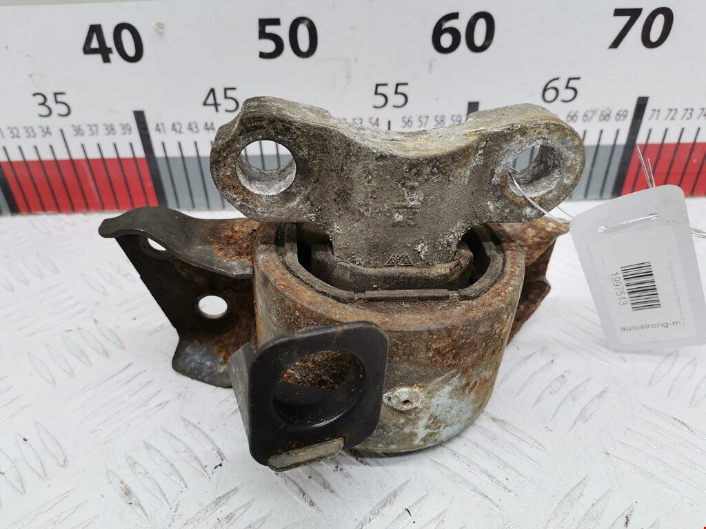 Подушка (опора) крепления двигателя Opel Corsa D 13130745 арт. 1997513