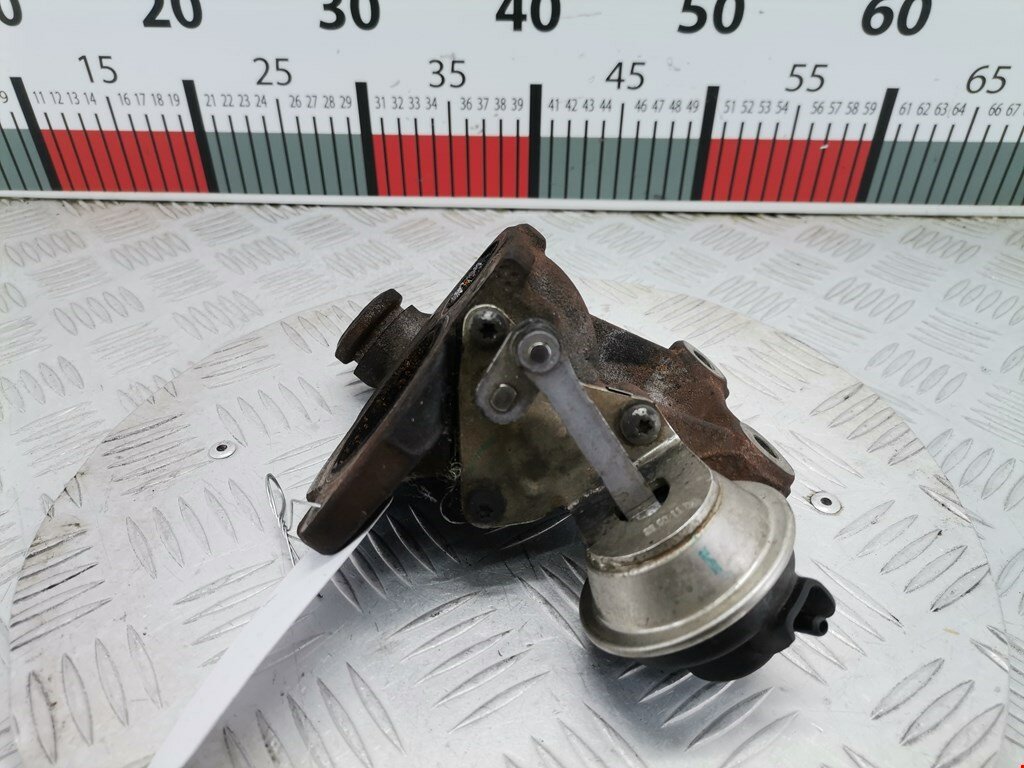 Фланец (штуцер системы охлаждения тройник) Renault Twingo 2 210473766R арт. 2040913