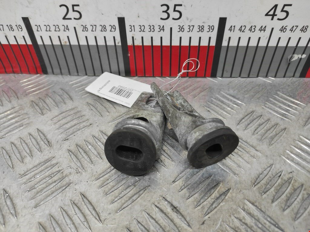 Кронштейн (крепление) радиатора Opel Meriva A 13184983 арт. 2072590