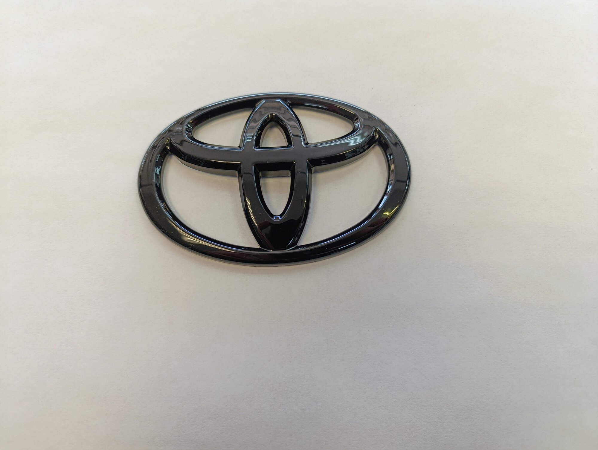 Эмблема Toyota 100 х 65 мм Черная