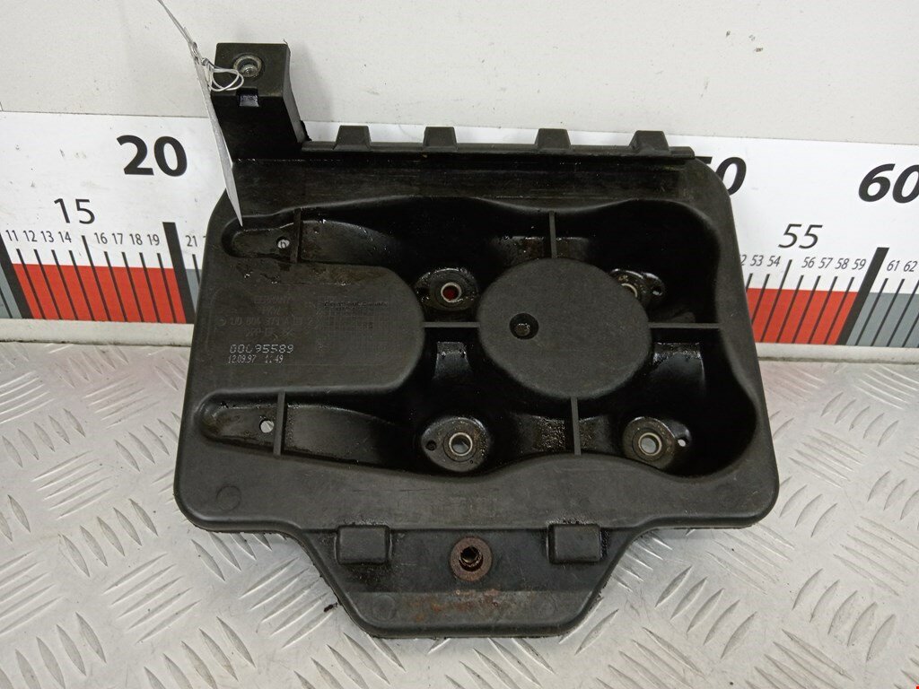Крепление (корпус) аккумулятора Volkswagen Golf 4 1J0804373E арт. 1855723