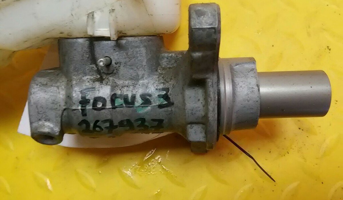Цилиндр тормозной главный Focus III Ford 1844832