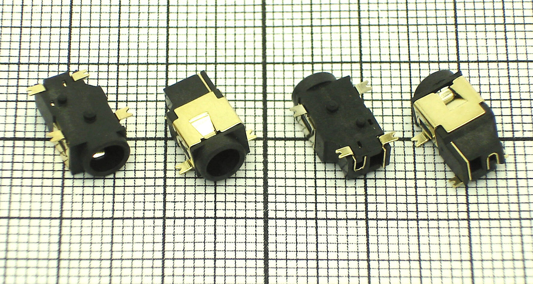 Разъем питания для планшета №3 (0.7х4 мм)