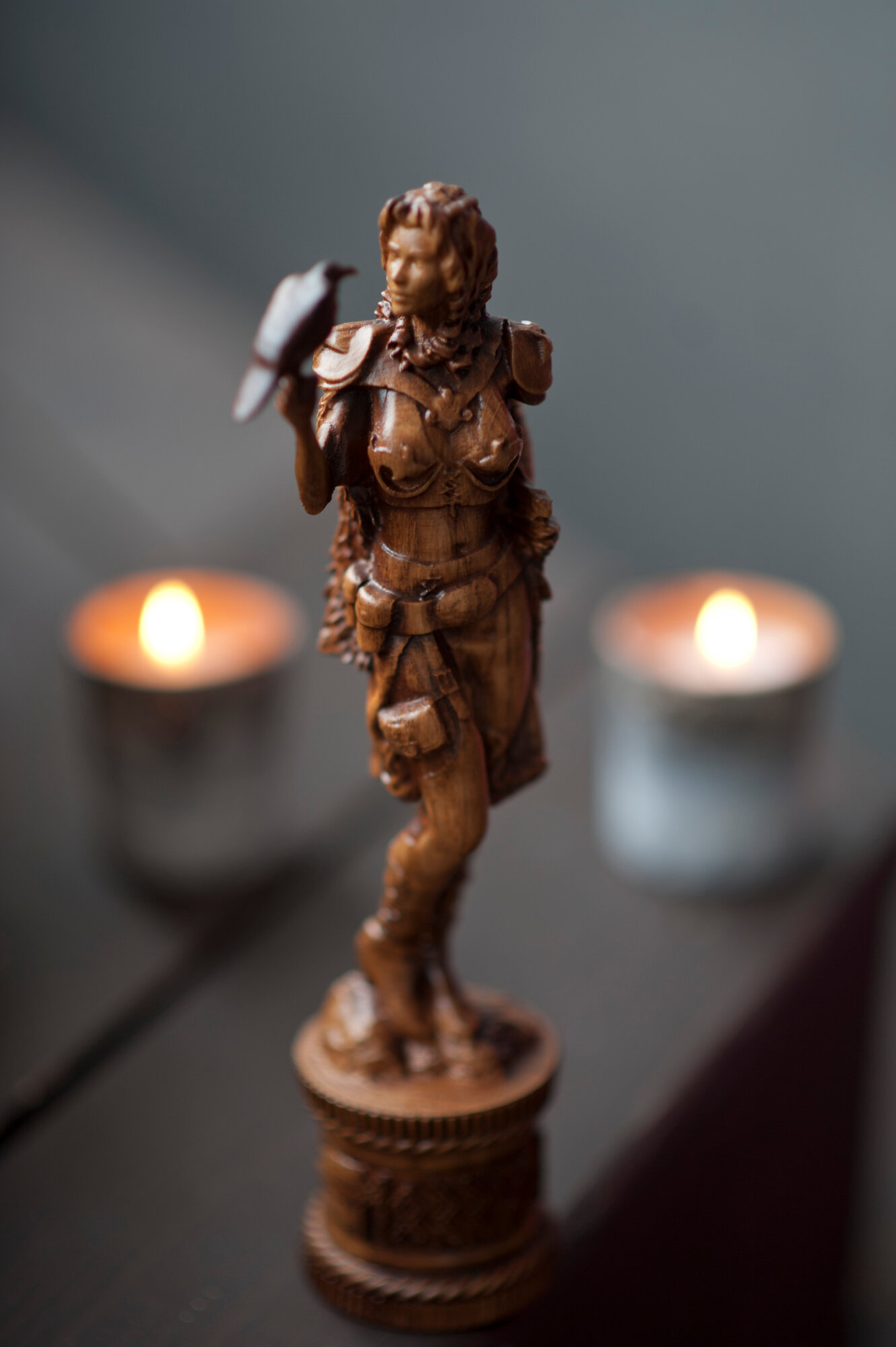 Статуэтка резная из натурального дерева кельтская покровительница и оберег для воинов Мориган