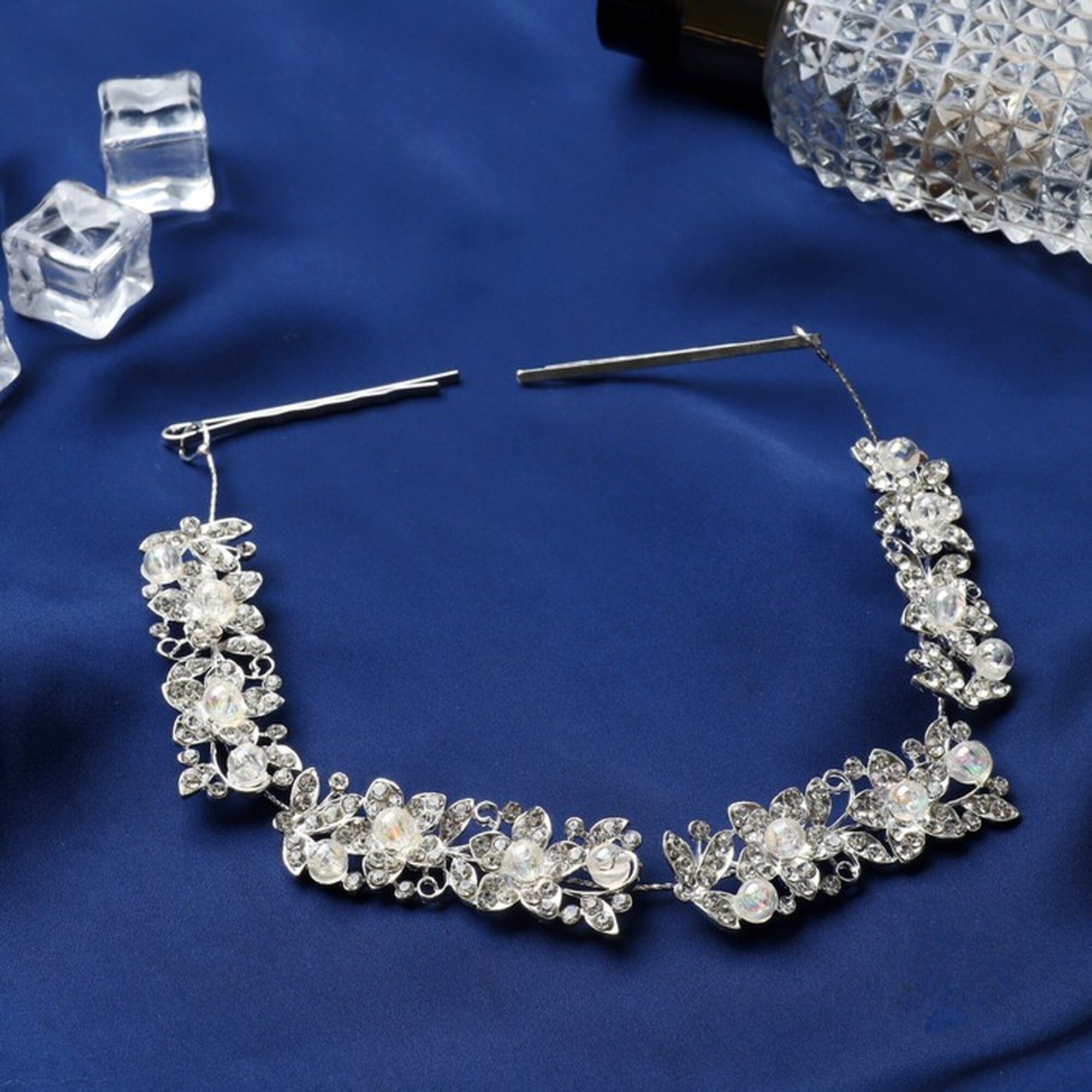 Аксессуар для волос "Берта" (с невидимками) хрупкие цветы, 23,5 см, серебристо-белый TJ