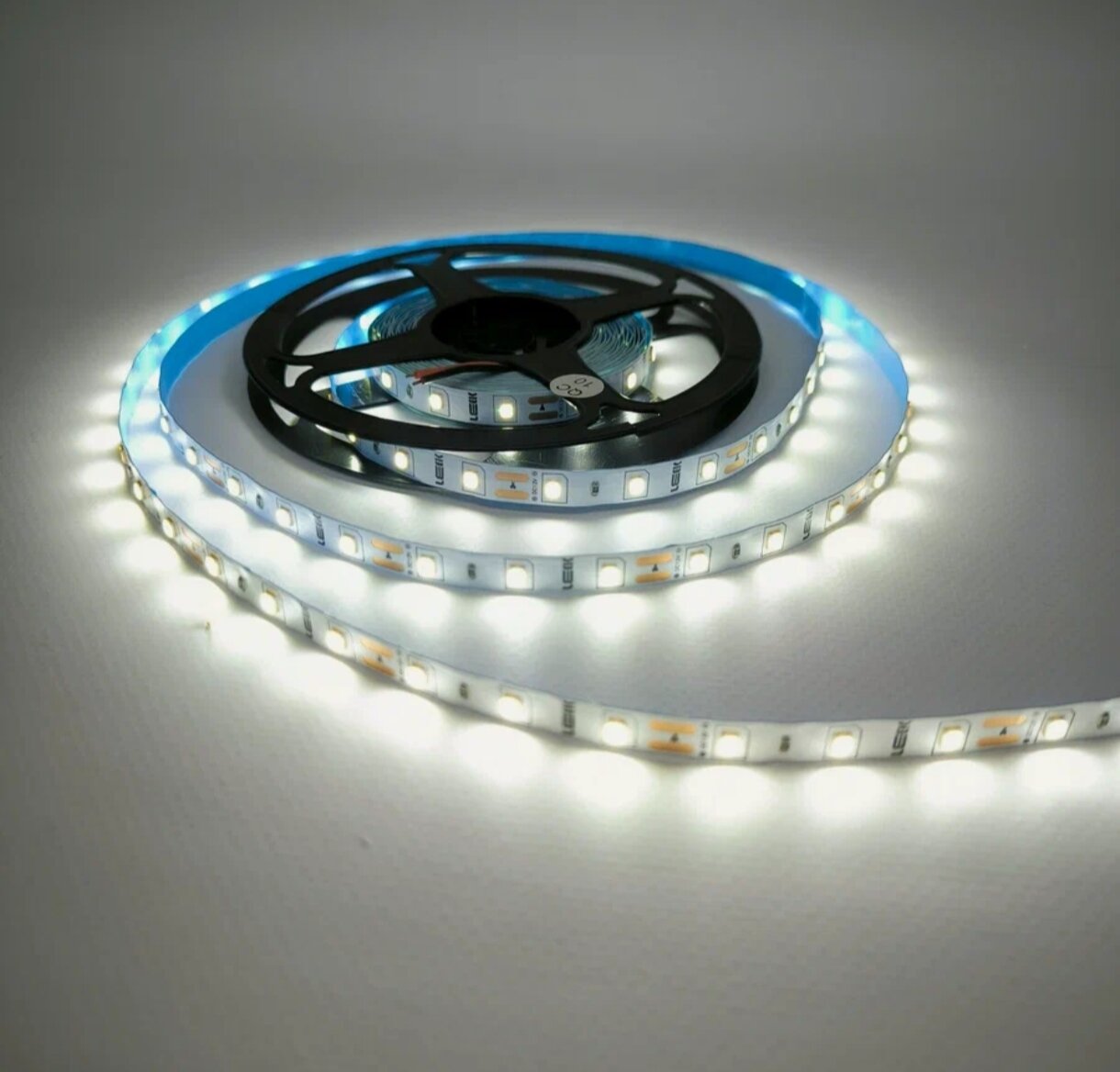 Светодиодная лента LE 2835 - 120 9,6вт 6500к IP20 (LEEK) 5 метров