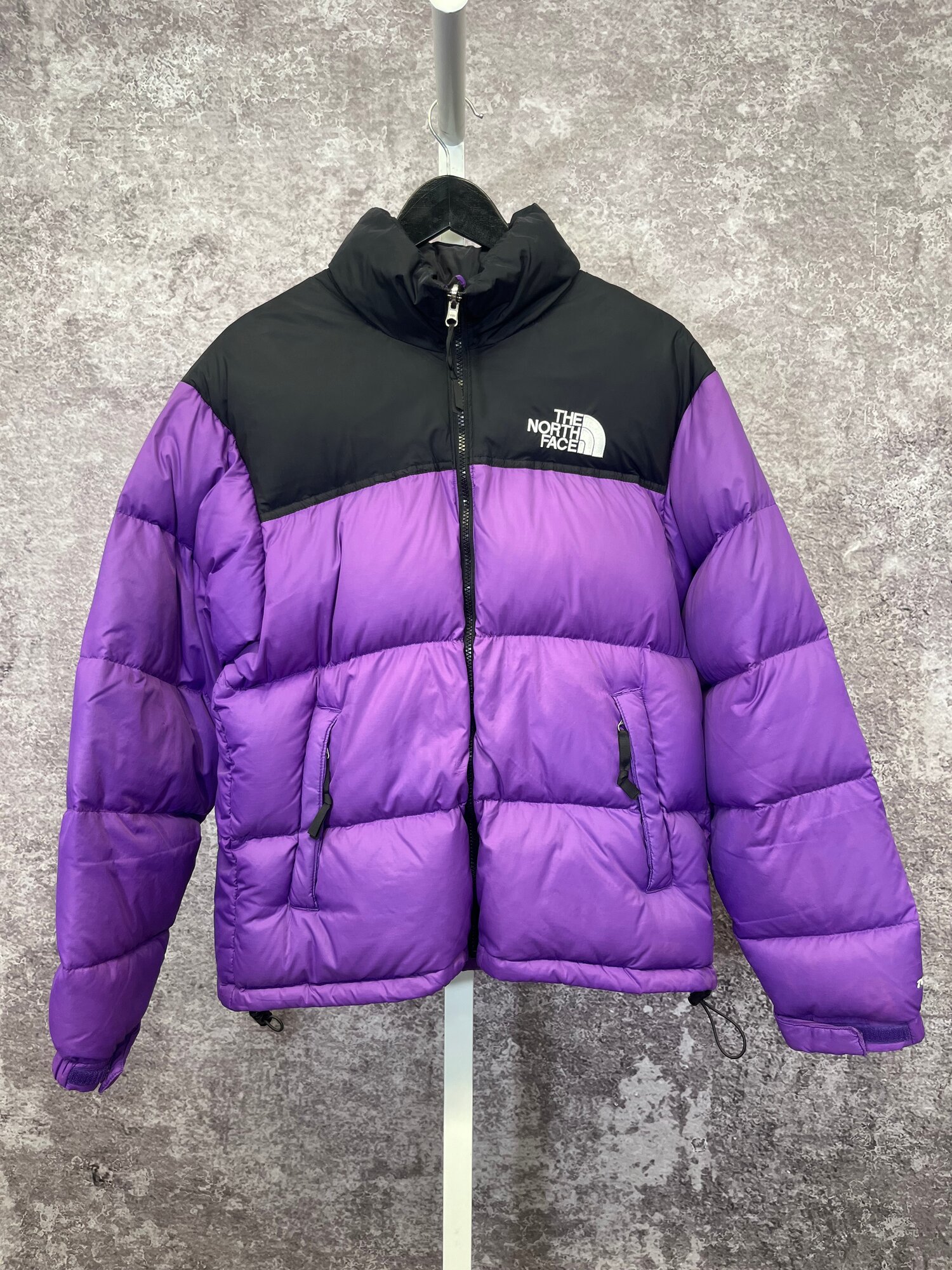 Пуховик The North Face THE NORTH FACE 1996 RETRO 700 NUPTSE JACKET PURPLE, размер M, purple
