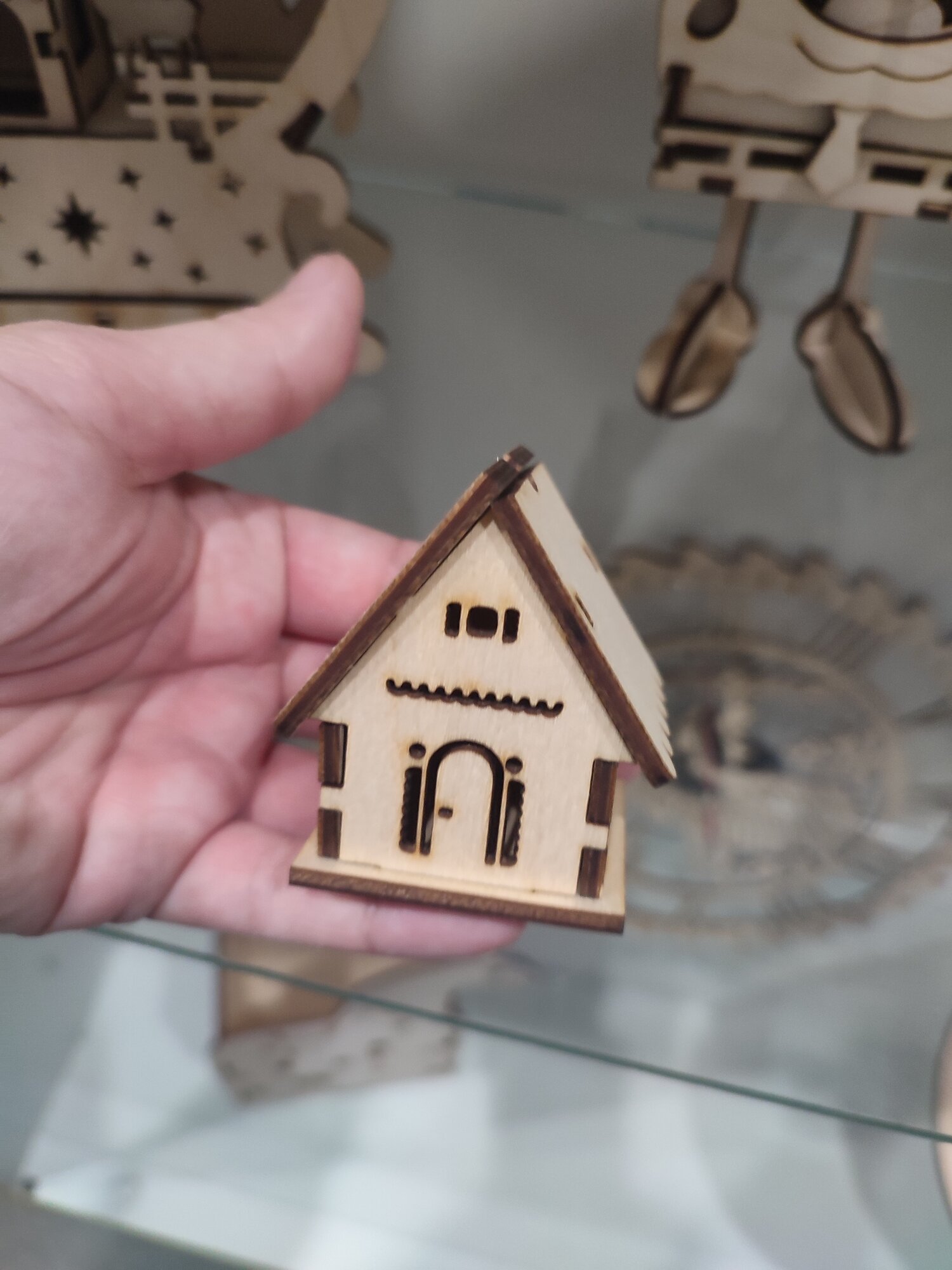 Игрушки на Новогоднюю Ёлку - мини домик. Цвет: натуральный. Новогоднее украшение из фанеры.