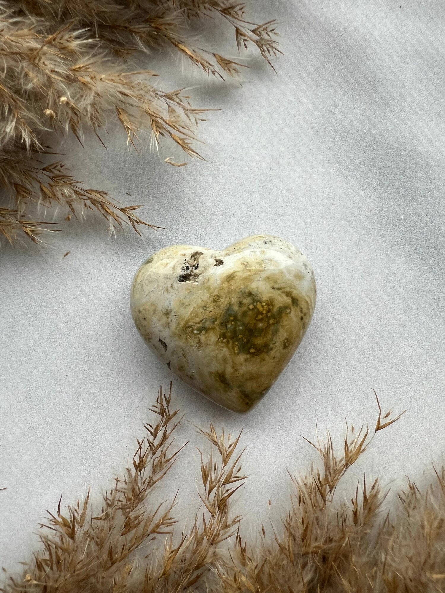 Фигурка "Сердце моховое" из натурального камня Агат моховой.