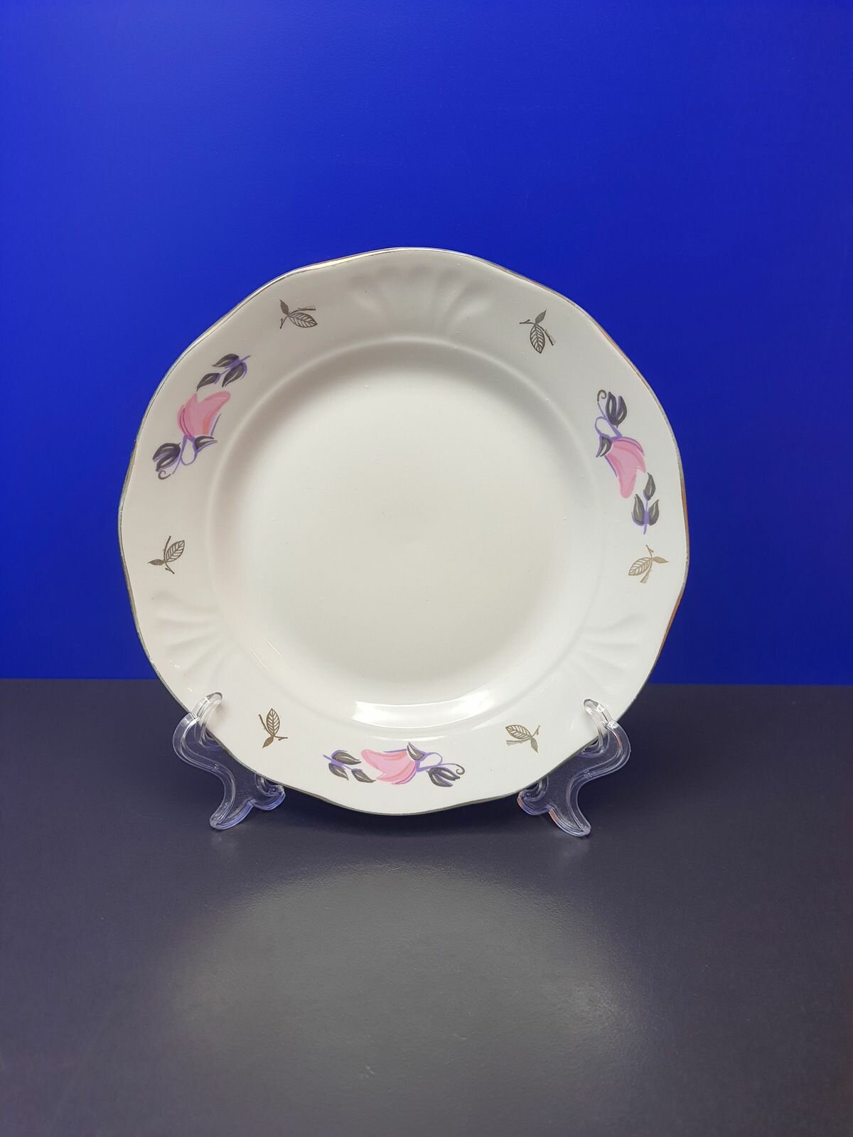 Тарелка винтажная десертная плоская "Розовые цветы", 18 см. Рига СССР 1970-1980 гг.