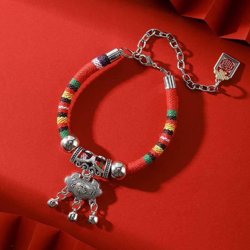 Ошейник с колокольчиком 'Удача', красный цвет, размер S для собак и кошек 3-6 фунтов