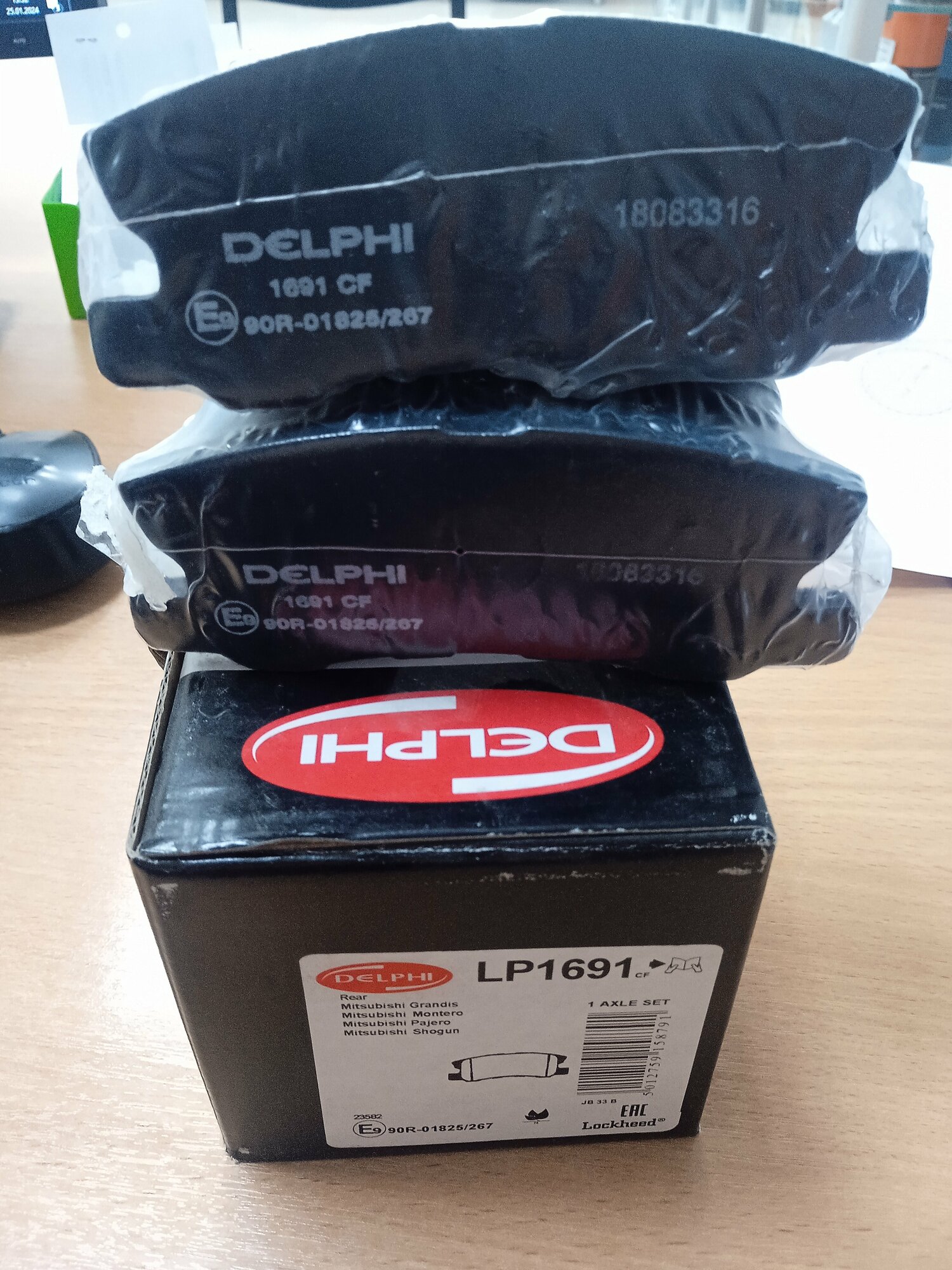 Дисковые тормозные колодки задние DELPHI LP1691 (4 шт.) CHRYSLER/CITROEN/DODGE/JEEP/LANCIA/MITSUBISHI/PEUGEOT