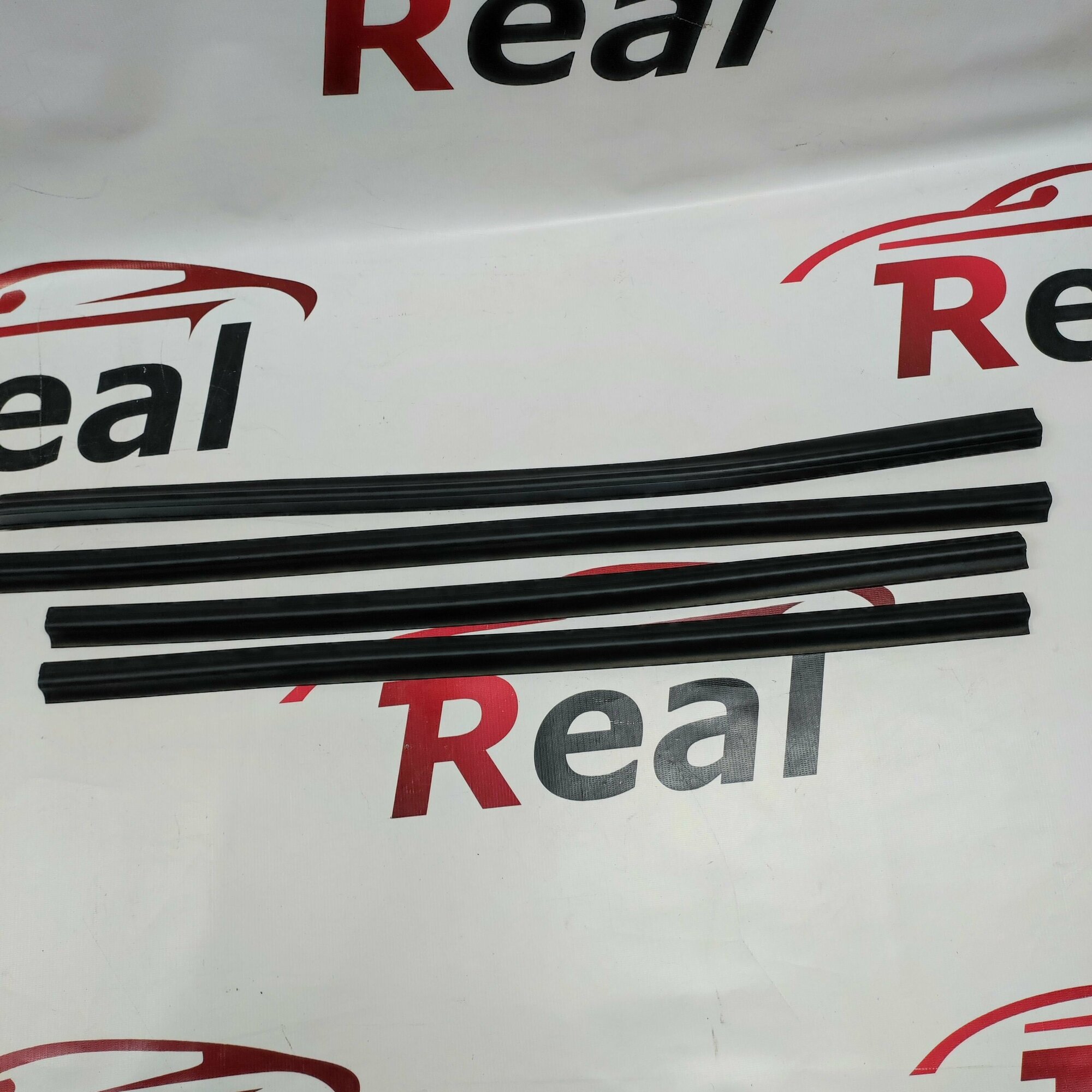 Уплотнительные бархотки (реснички) внешние для 2109,21099,2114,2115 комплект 4шт.