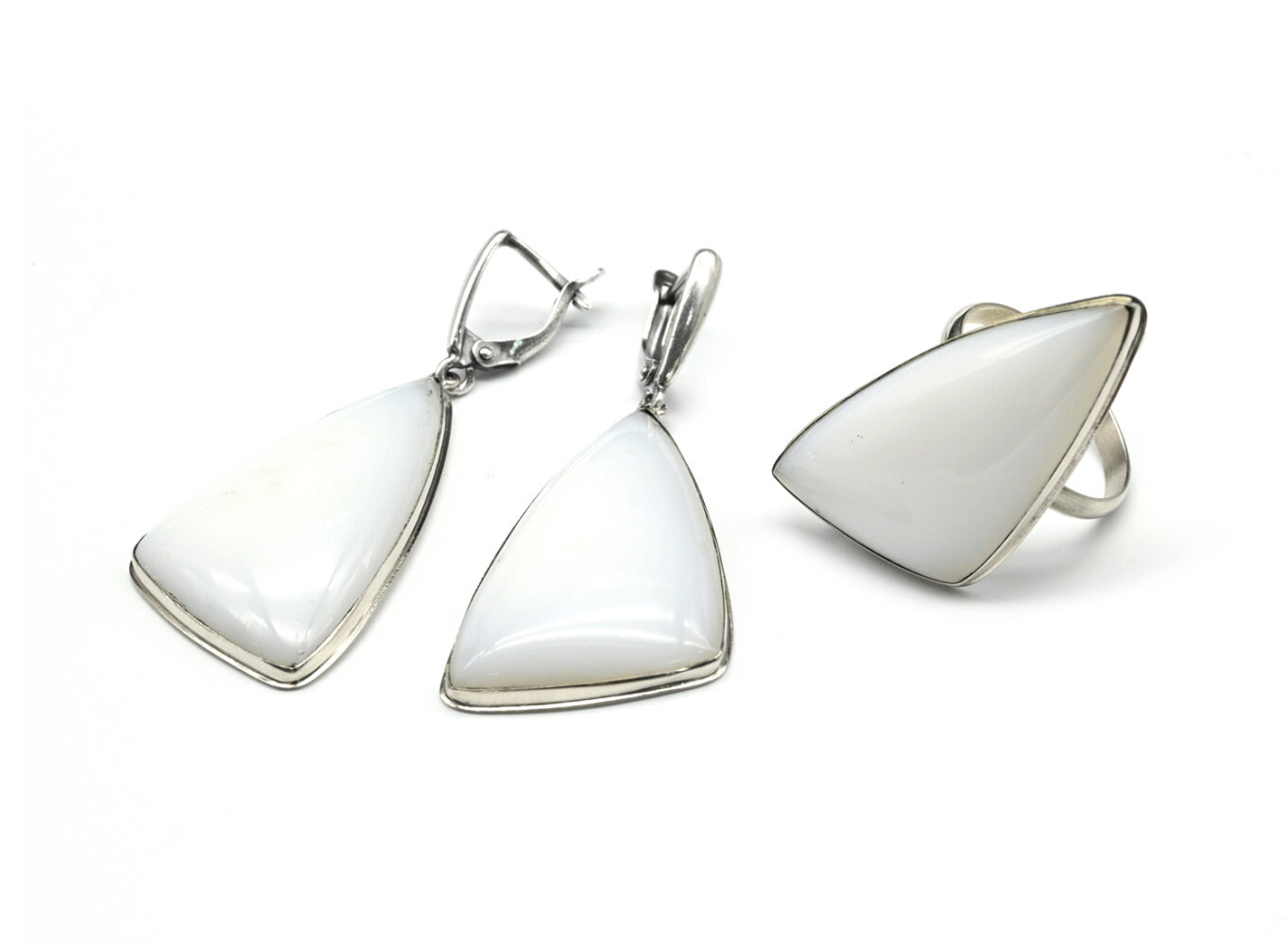 Комплект бижутерии: кольцо, серьги, кахолонг