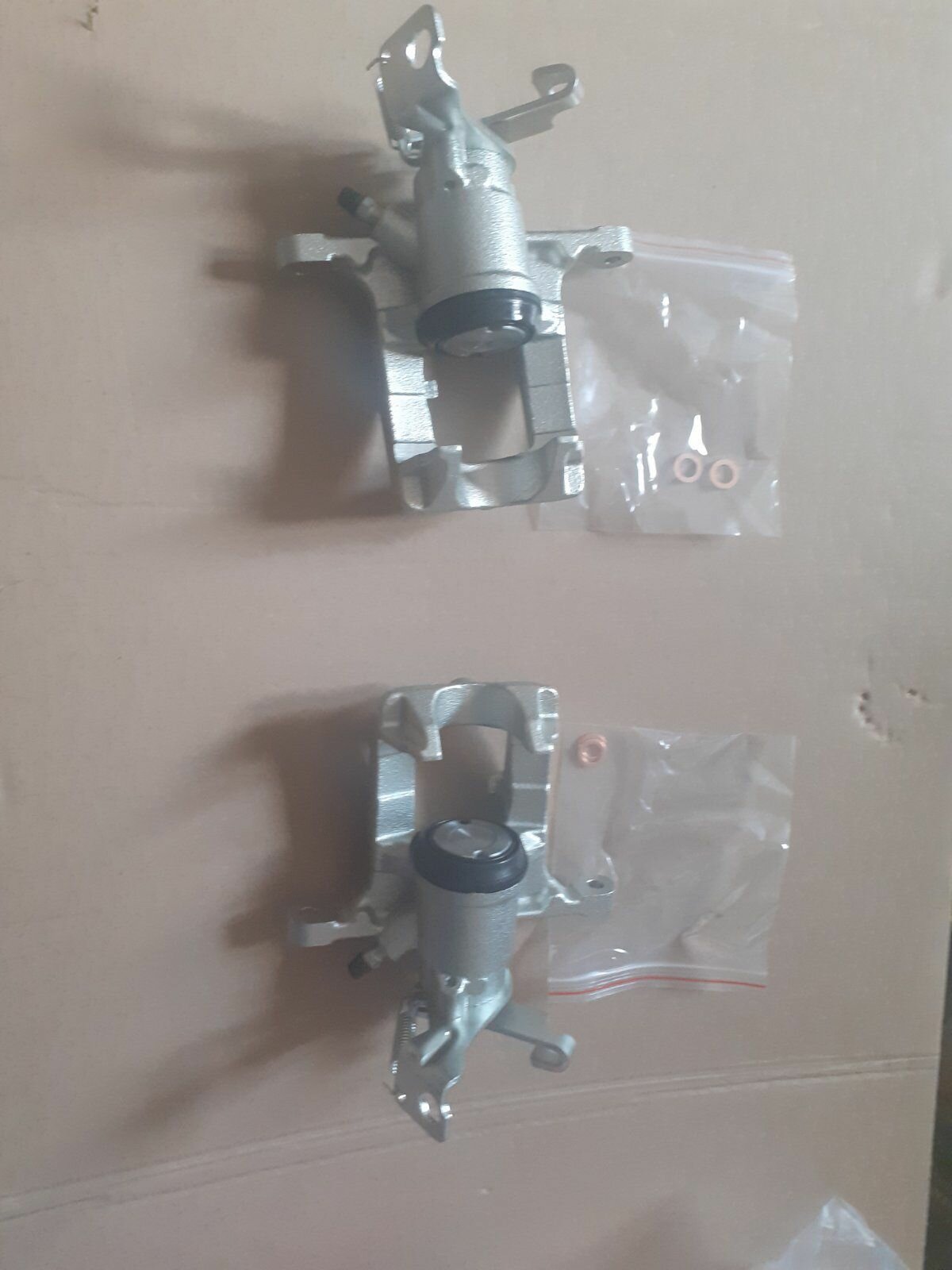 Задние суппорта шевроле круз chevrolet cruze без скобы комплект 2 шт. левый правый