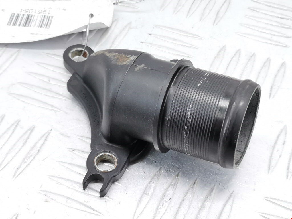 Фланец (штуцер системы охлаждения тройник) Renault Laguna 3 арт. 1961054