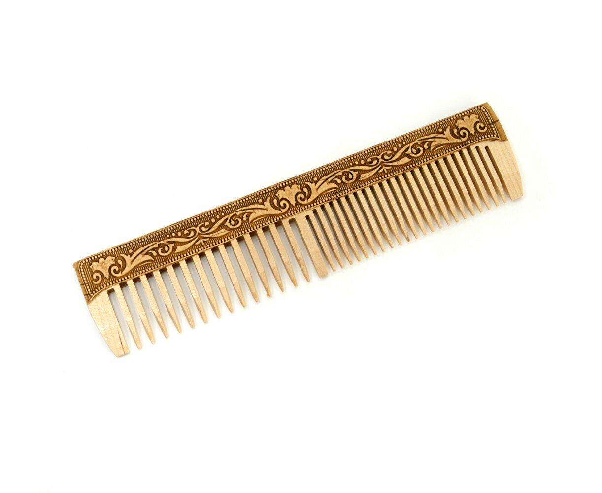 Расческа деревянная декорированная берестой