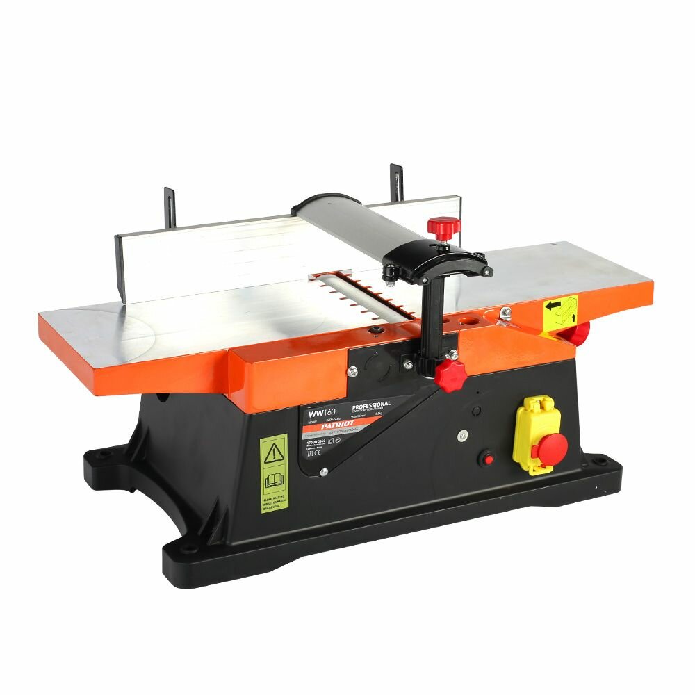 Станок фуговальный PATRIOT WW160. Мощность 1800 Вт, размер стола 582х155, Макс. глубина строгания 3 мм.