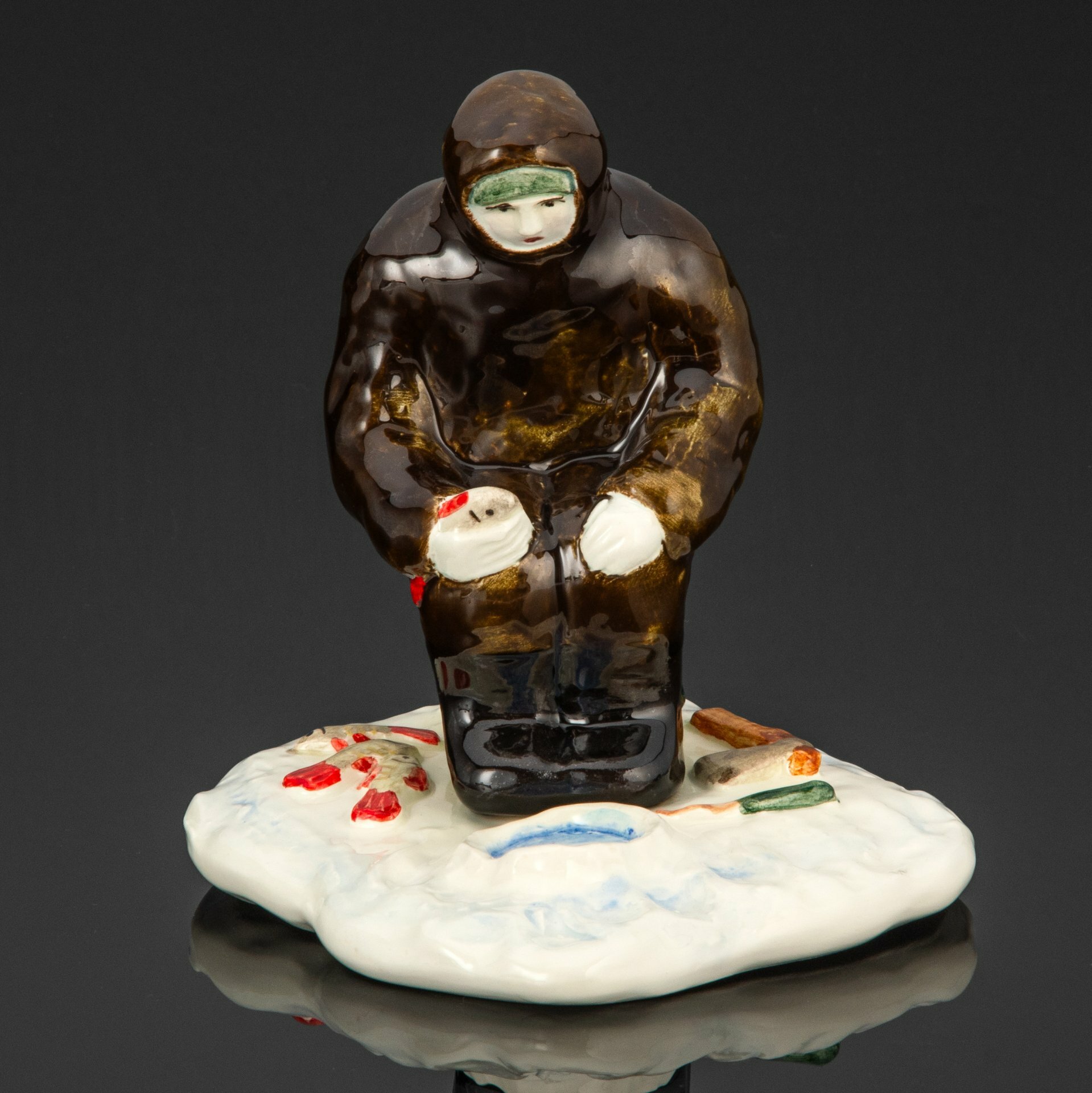 Статуэтка "Рыбак", автор Л. Белякова, автор росписи Р. И. Холомкина