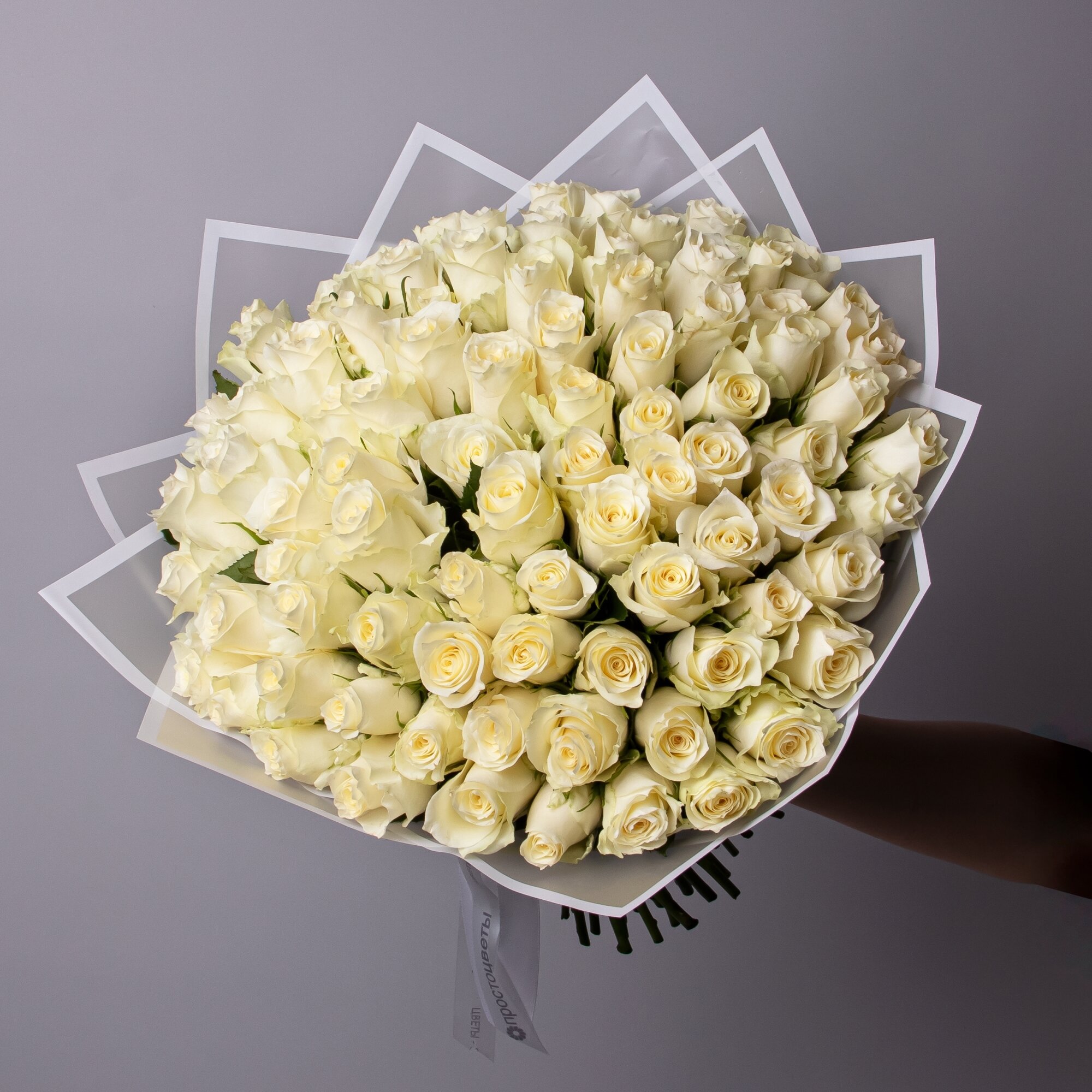 Букет Роза "Белая" 75 шт Высота 40 см в коробке и аквабоксе от "Простоцветы"