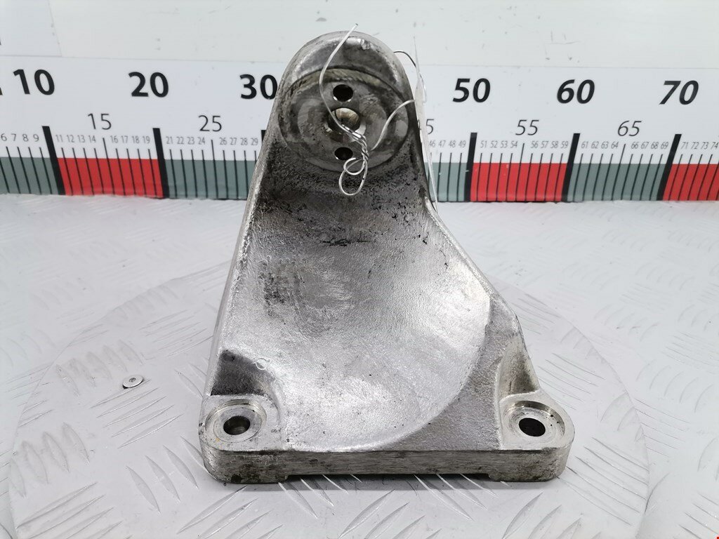 Кронштейн (крепление лапа) двигателя Land Rover Discovery 2 ANR6623 арт. 1659259