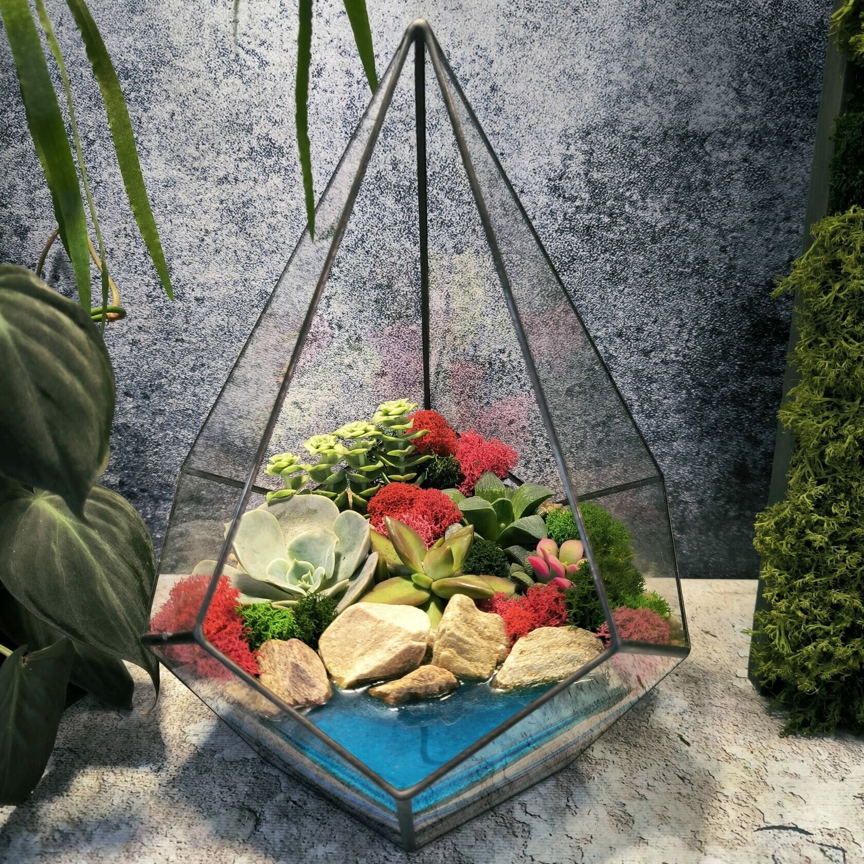 Флорариум Glass & Grass с суккулентами и озером "Живая капля", 28 см