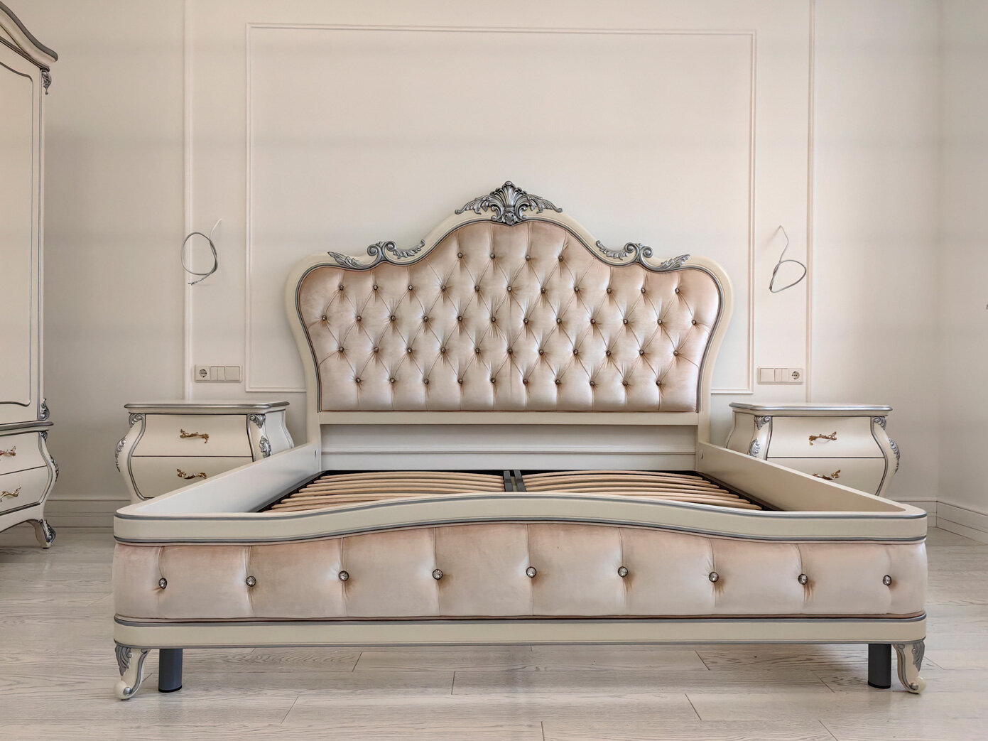 Кровать классическая, белая, из массива дерева, премиум класса