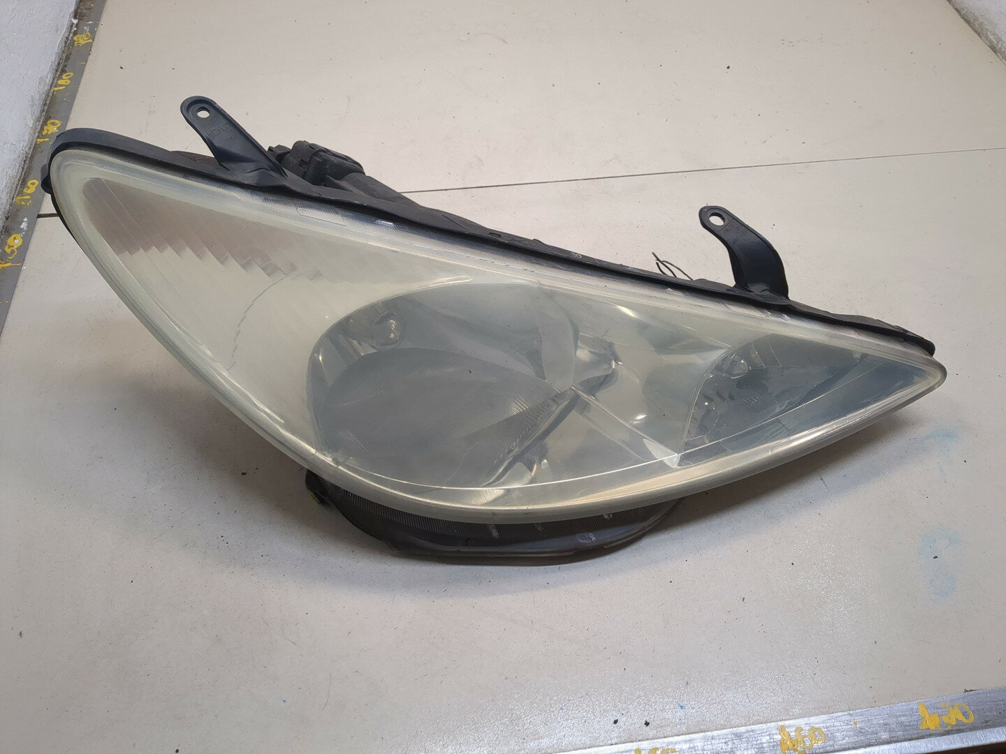 Фара (передняя) правая Toyota Previa (Estima) Б/У