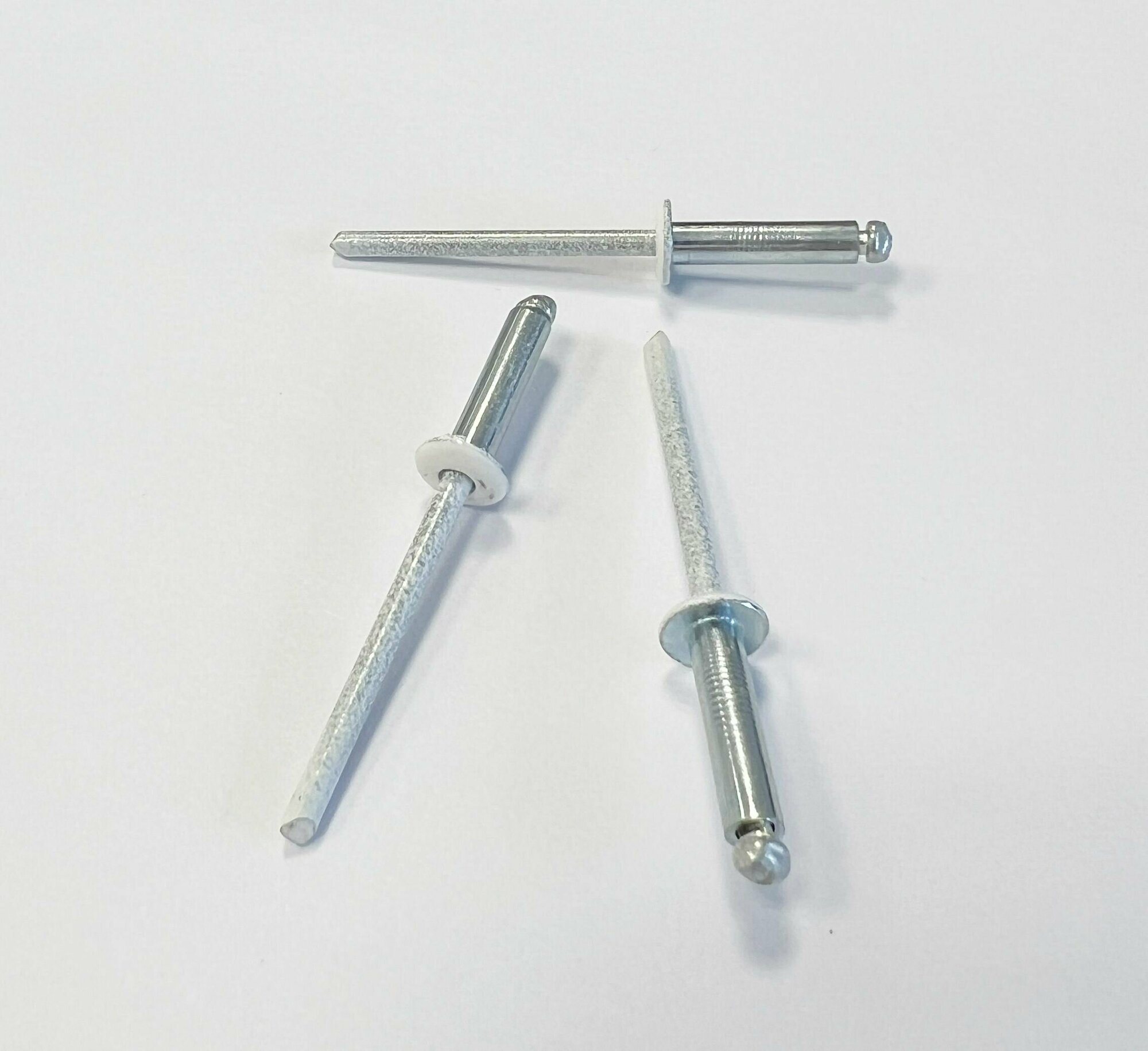 Комплект Заклепка вытяжная сталь 4.8*16 ral 9003, 100 ШТ.